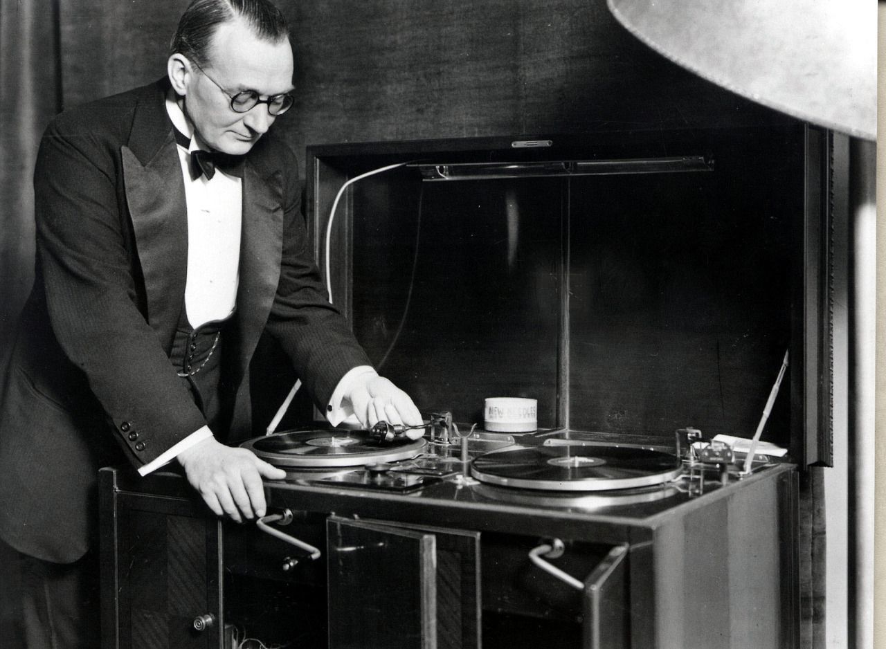 Radio Moments - Clips / Christopher Stone - Medley