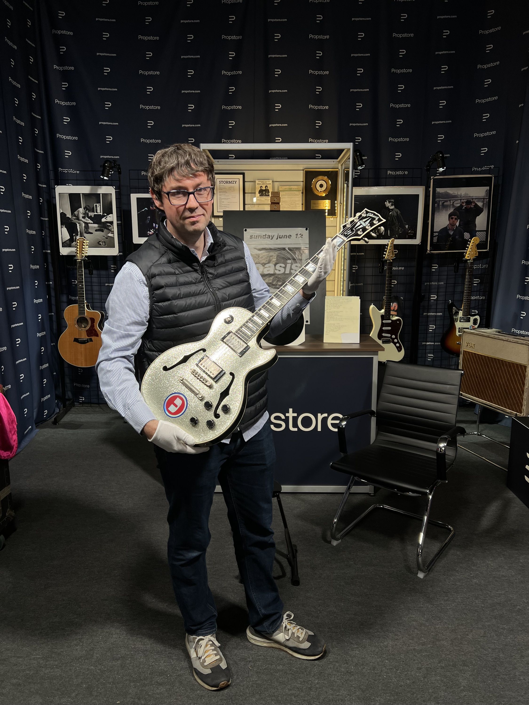 The Oasis Podcast / Inside The Biggest Ever Oasis Auction! With Mark ...
